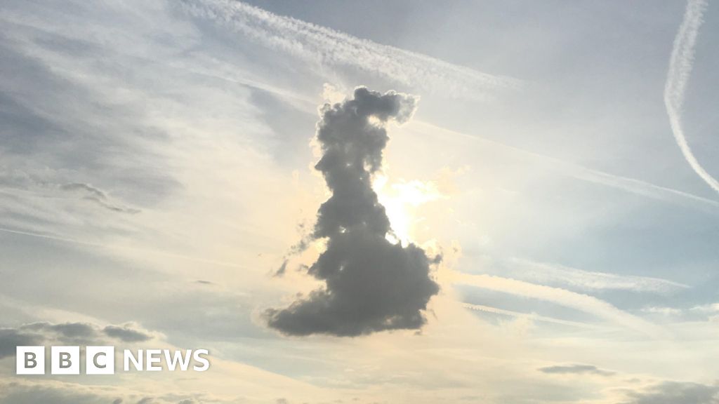 Great Britain-shaped cloud spotted - BBC News