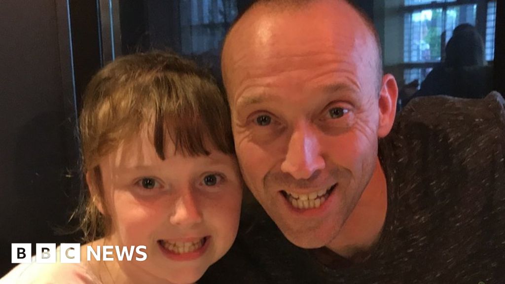 Coronavirus: Girl in tears as nurse dad self-isolates