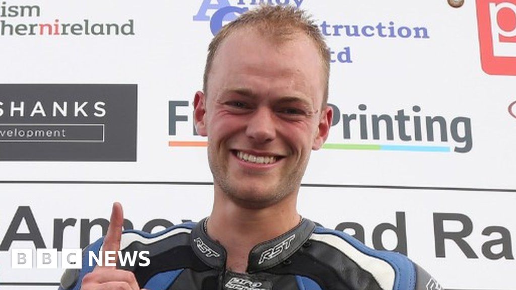 Isle of Man TT 2018: Newcomer Adam Lyon, 26, killed in crash - BBC News