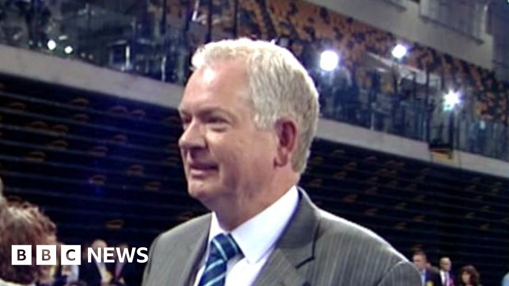 Labour 'having a nervous breakdown' says Tom Harris - BBC News