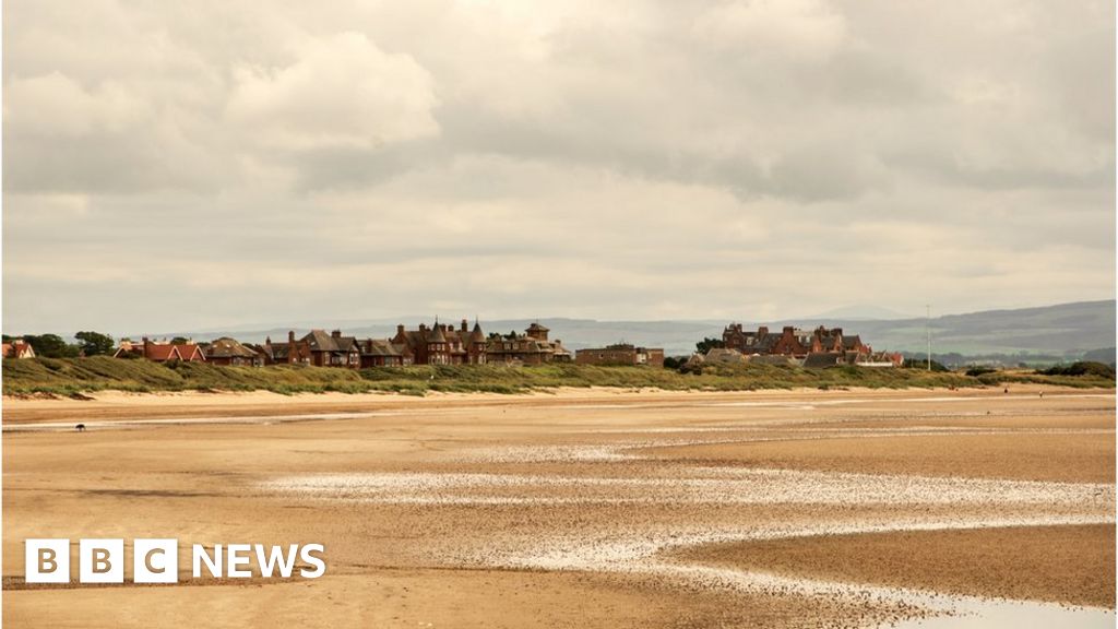 Death of 44-year-old man at Troon beach 'not suspicious' - BBC News
