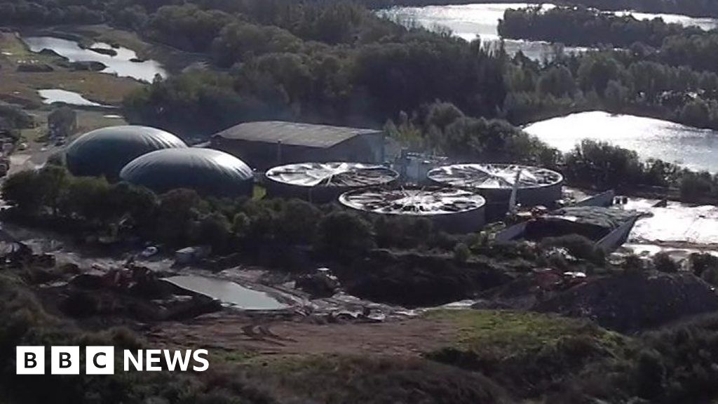 Watch: Drone captures Oxford explosion aftermath after lightning strike ...