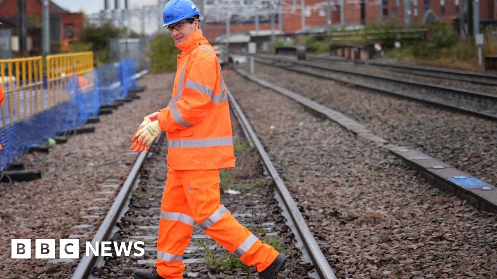 George Osborne urges 'HS3' rail for northern England - BBC News
