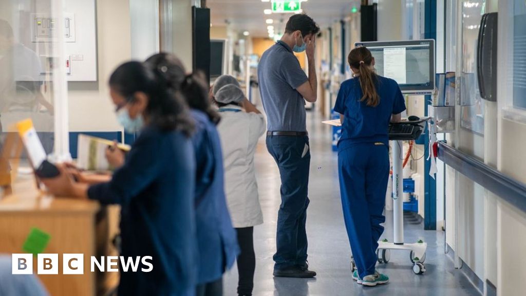 NHS discharges: Reasons for hospital departure delays revealed - BBC News