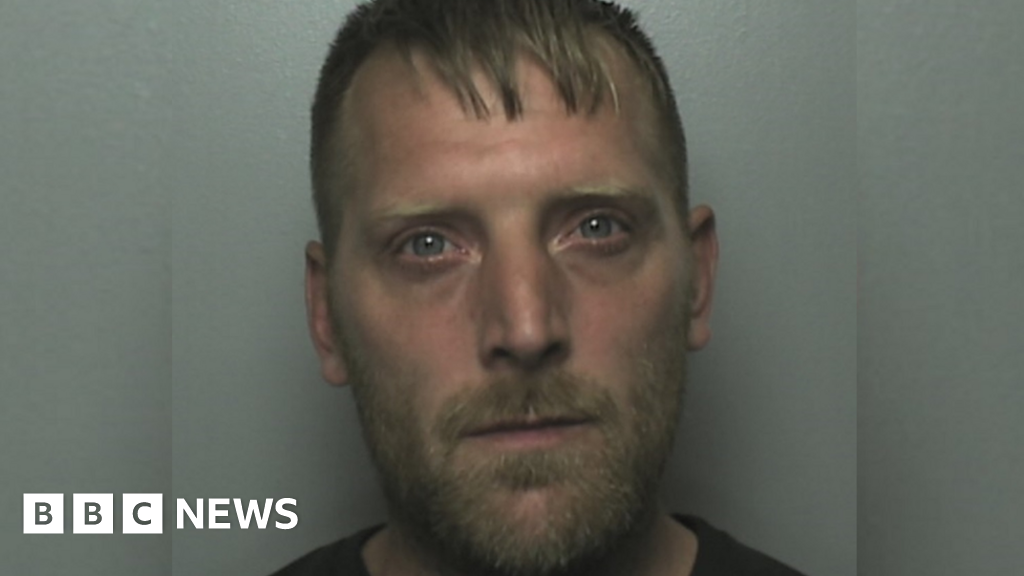 Man jailed after admitting 50-minute knife robbery-spree - BBC News