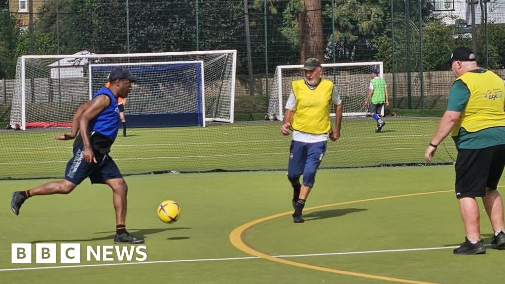 Richmond coach aims to bring diversity to walking football - BBC News