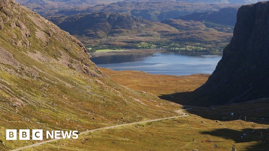 Advice given on driving single-track roads in Highlands - BBC News