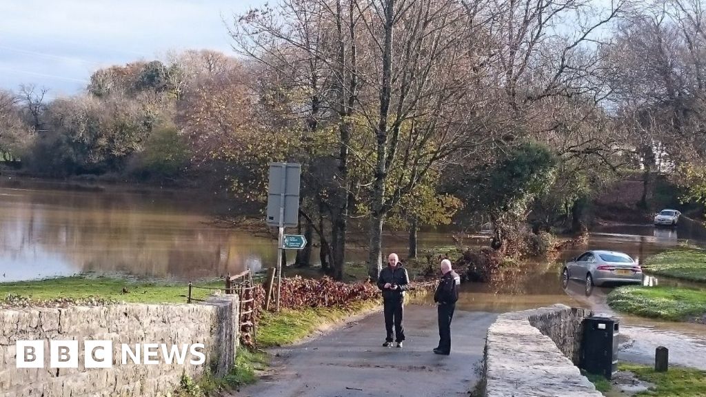 Storm Angus: Flooding as wind and rain hits Wales - BBC News