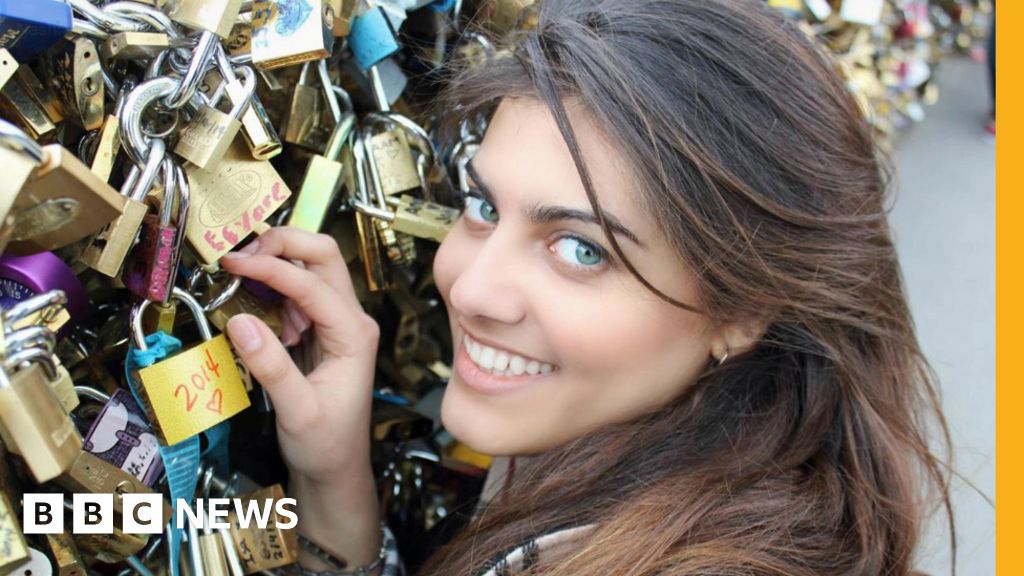 'I want to explain arranged marriage to people in the West' - BBC News