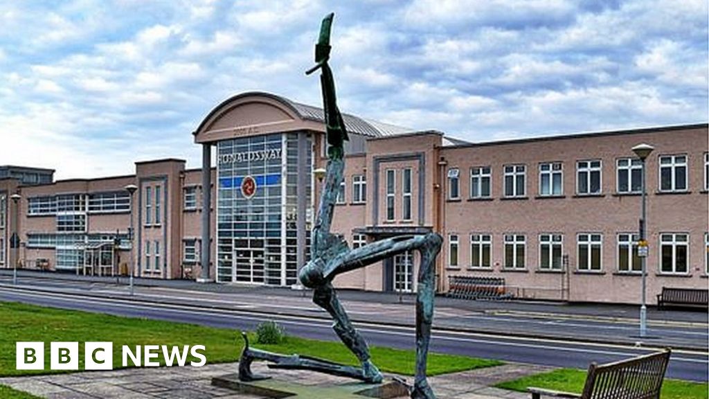 Plane 'tail scrape' landing investigated on Isle of Man - BBC News