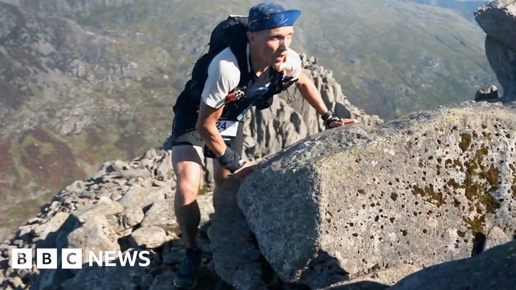 Dragon's Back Race: Hundreds set off in 236 mile mountain race