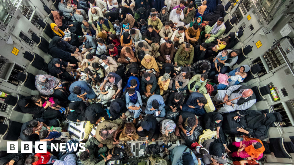 Sailor wins award for stunning Afghanistan images