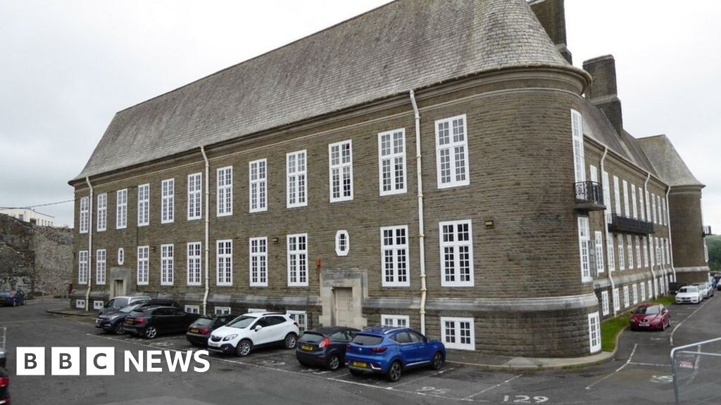 Carmarthenshire council: 'Significant' planning problems - BBC News