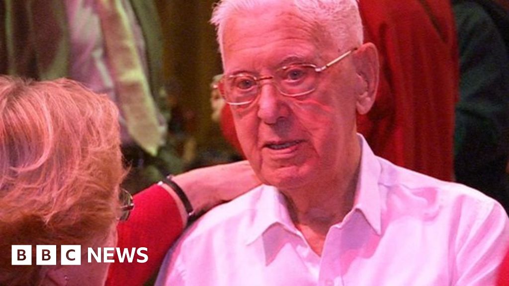 Bill Palmer's new-found friends at BBC Radio Solent event - BBC News