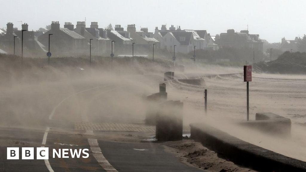 Storm Erik hits Scotland with 70mph gusts and power cuts - BBC News