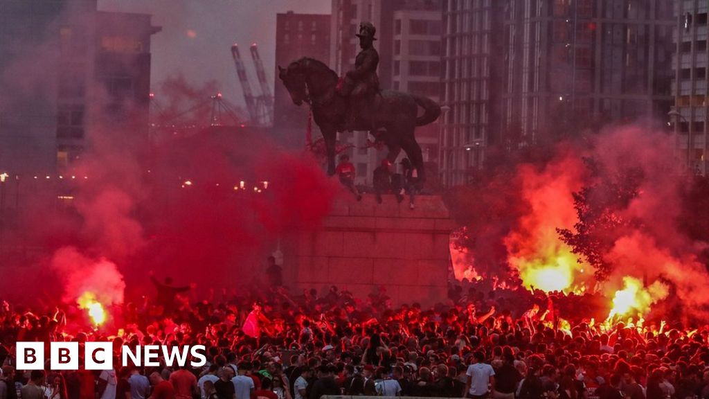 Liverpool FC party: Football fan punched man during celebrations - BBC News