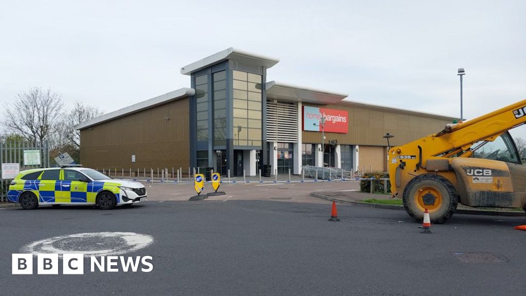 Harwich's Home Bargains raided by thieves with a JCB - BBC News
