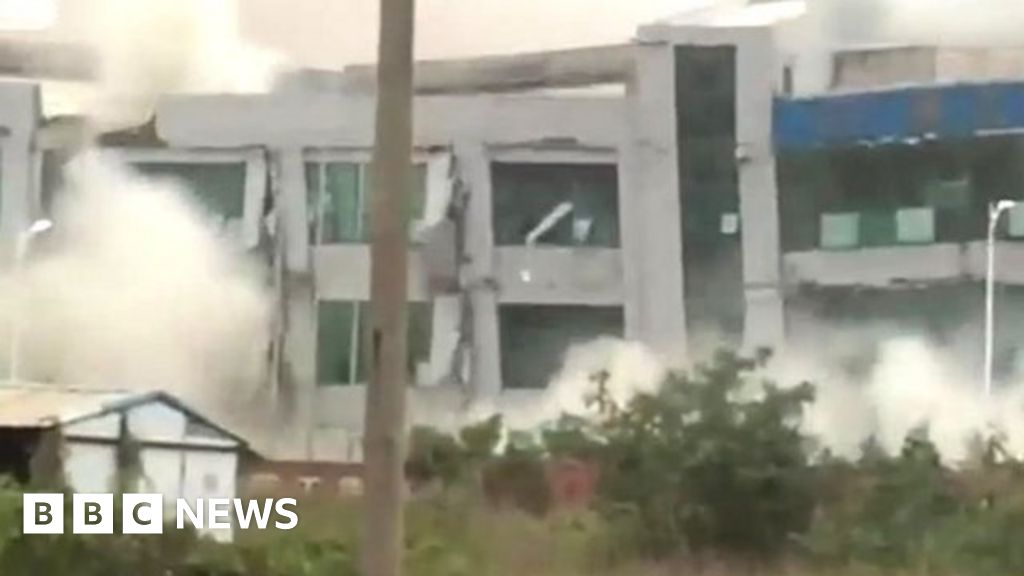 China landslide: Area searched after buildings collapse - BBC News