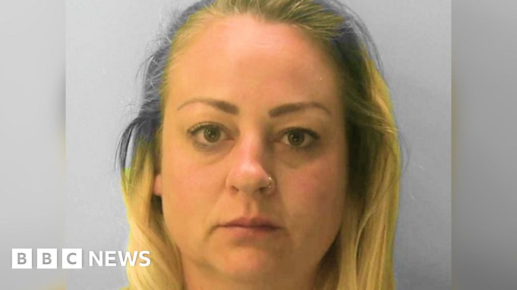 Coronavirus: Woman who spat at police and a nurse jailed - BBC News