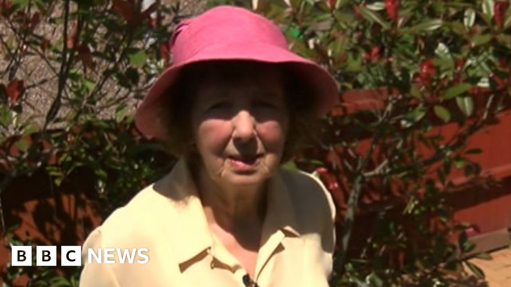 Tunisia beach attack: 'Gunman's bullet grazed my head' - BBC News