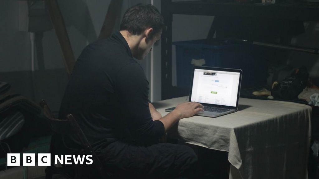 Devon MP calls for change to stalking laws - BBC News