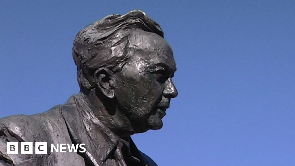 Harold Wilson: Calls for Westminster statue on birth centenary - BBC News