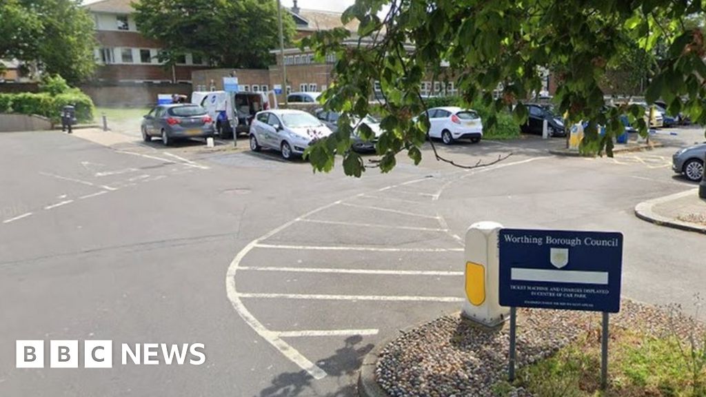 Worthing Borough Council reviews services because of overspend - BBC News