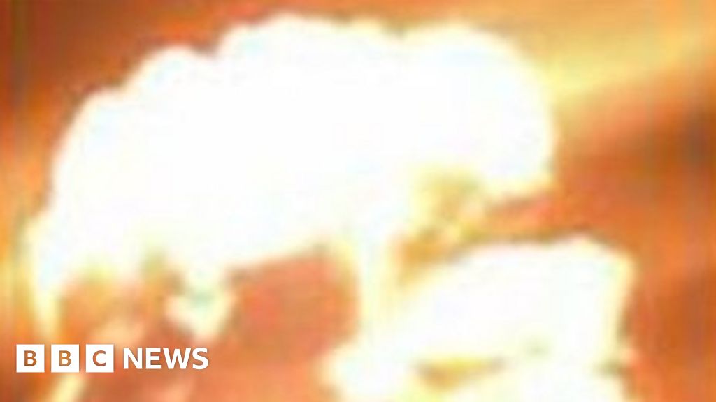 Explosion after midnight garage blaze in Fraserburgh - BBC News