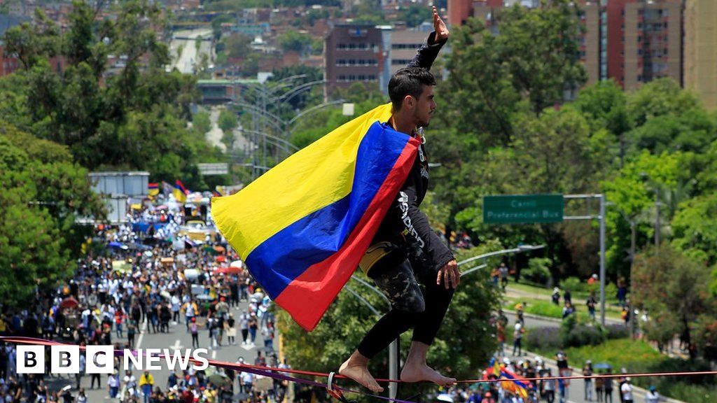 Colombia protests: Tightrope walkers and orchestra in demonstrations ...