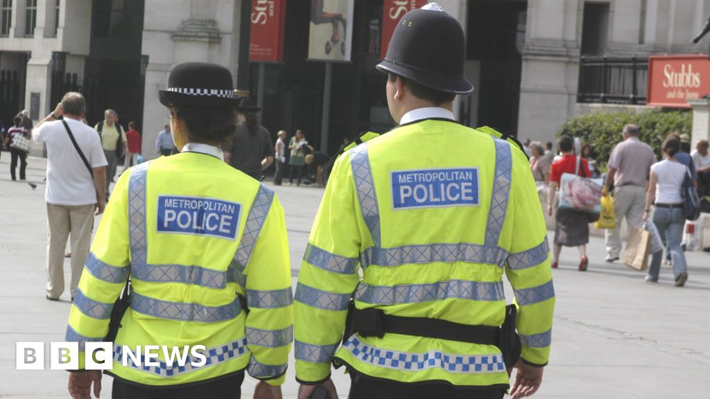 Gun crime in London increases by 42% - BBC News