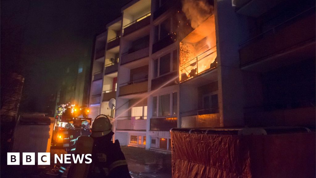 Germany hate crime: Nearly 10 attacks a day on migrants in 2016 - BBC News