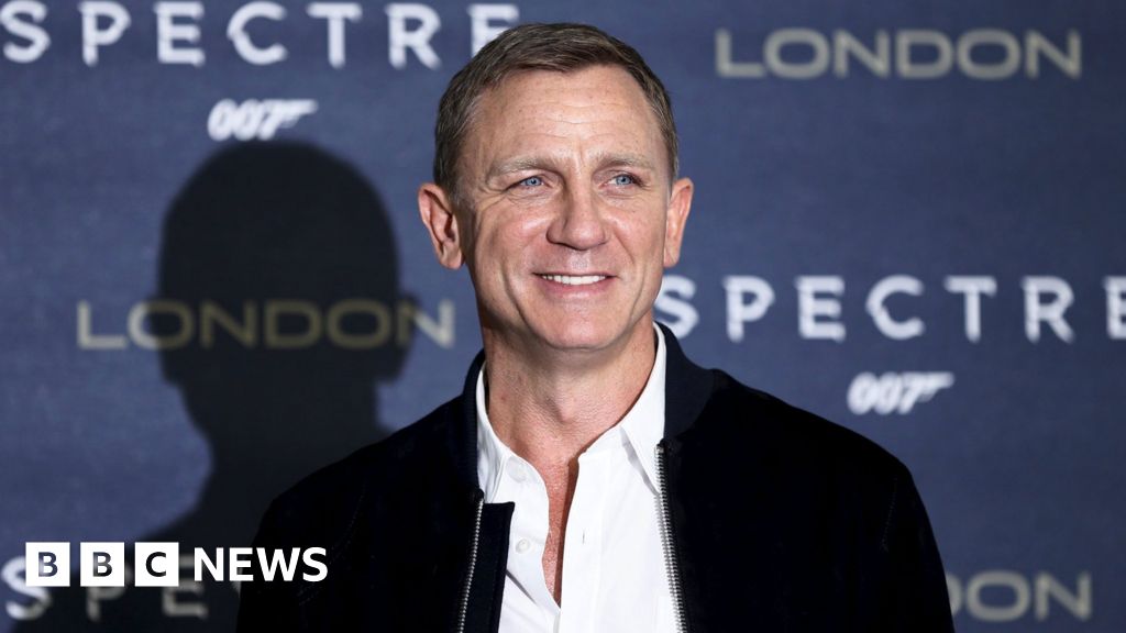 Spectre: Daniel Craig says no decision on more Bond - BBC News