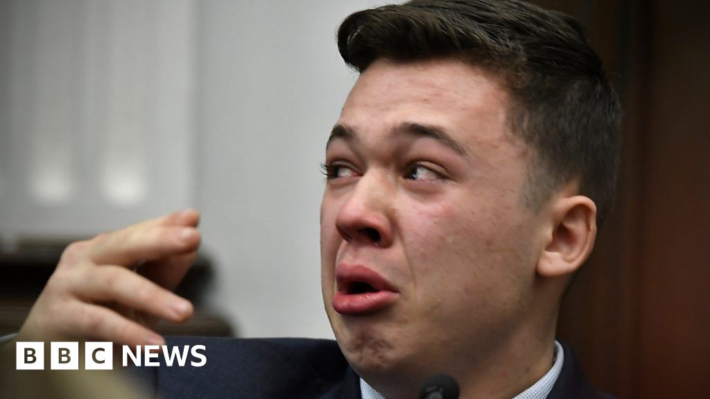 Kyle Rittenhouse breaks down during testimony - BBC News