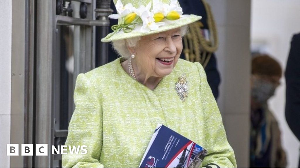 The Queen makes her first face-to-face appearance this year - BBC News