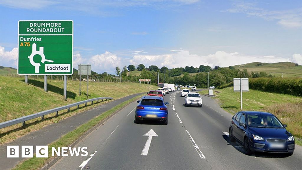 Driver dies after car crash on A75 near Dumfries - BBC News