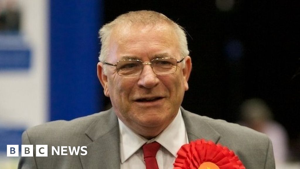 Tributes paid to former Coventry council leader John Mutton - BBC News