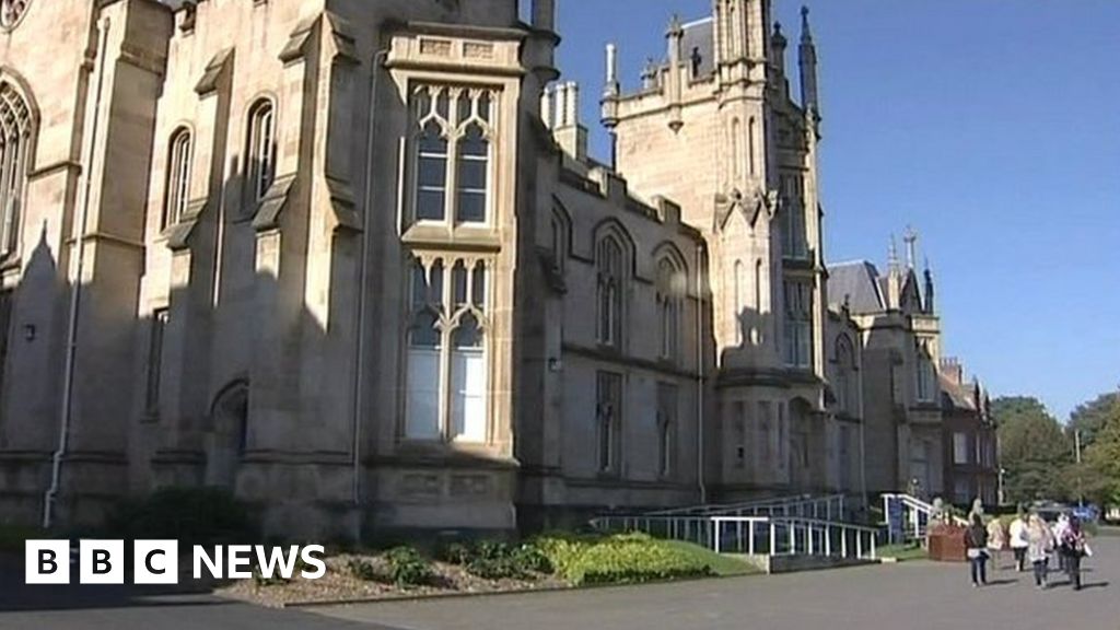 University faces five-year wait for student boost in Derry - BBC News