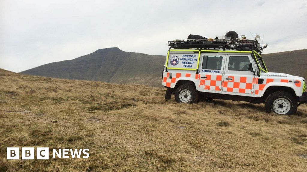 Mountain teams across Wales see rescue calls rise - BBC News