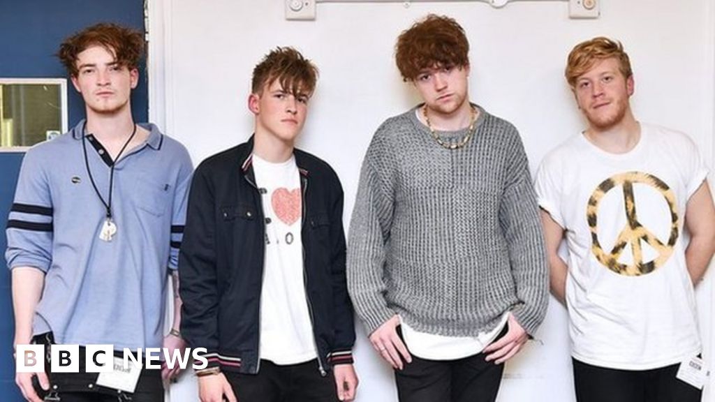 Blossoms singer: Viola Beach deaths left us 'devastated’ - BBC News