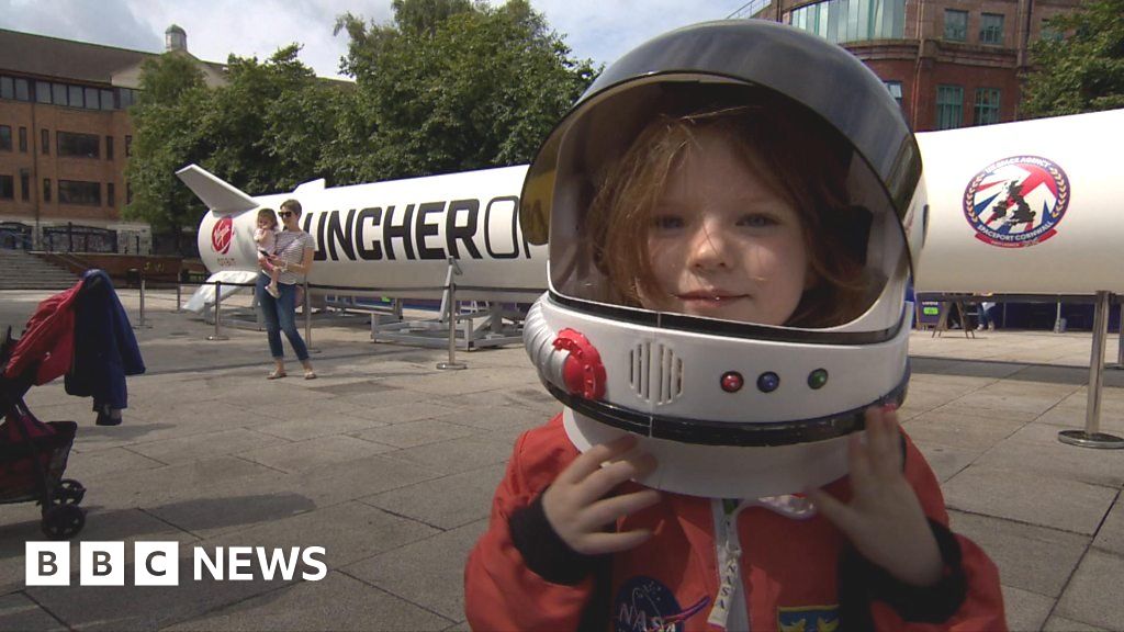 Space tour aims to inspire future generations - BBC News