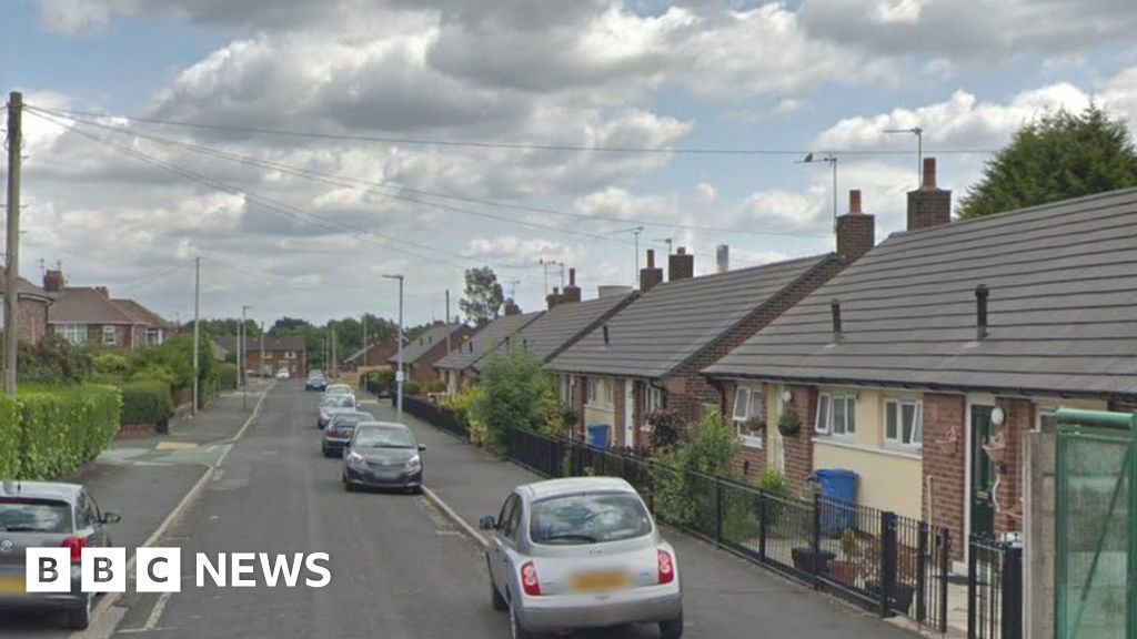 Detectives investigate unexplained death of man in Widnes
