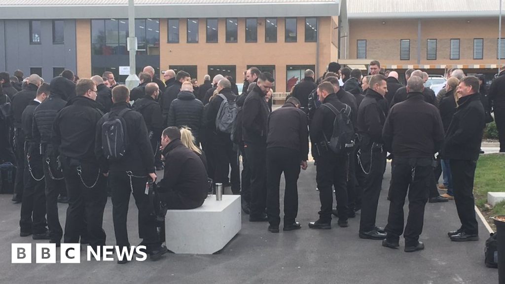 Prison officers in Wrexham and Swansea protest over violence - BBC News