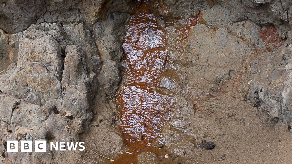 'Polluted' mine water pumped into Northumberland sea claim - BBC News