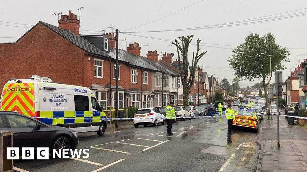 Man arrested after e-scooter rider critically hurt in crash in Leicester - BBC News