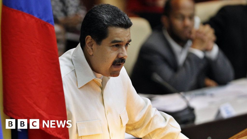 Venezuela's Maduro pelted by protesters leaving a rally - BBC News