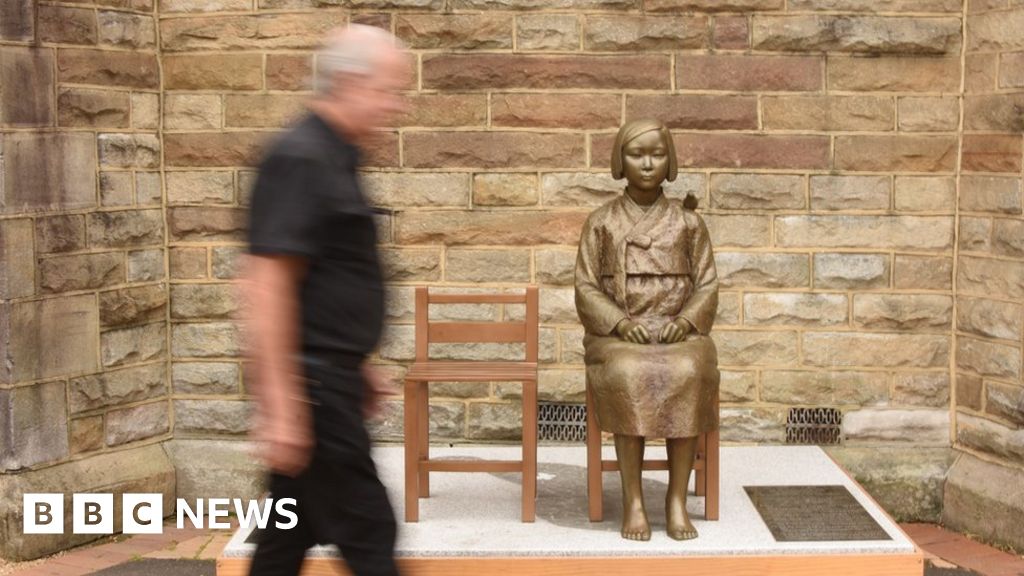 The big row over a small Australian statue - BBC News