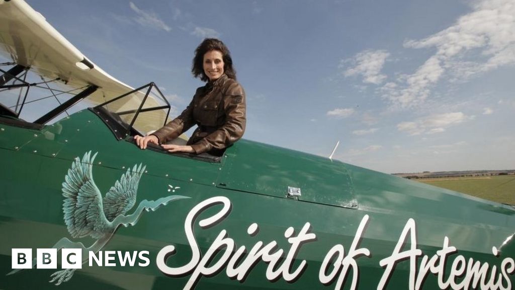 Bi-plane pilot in Amy Johnson UK to Australia flight - BBC News