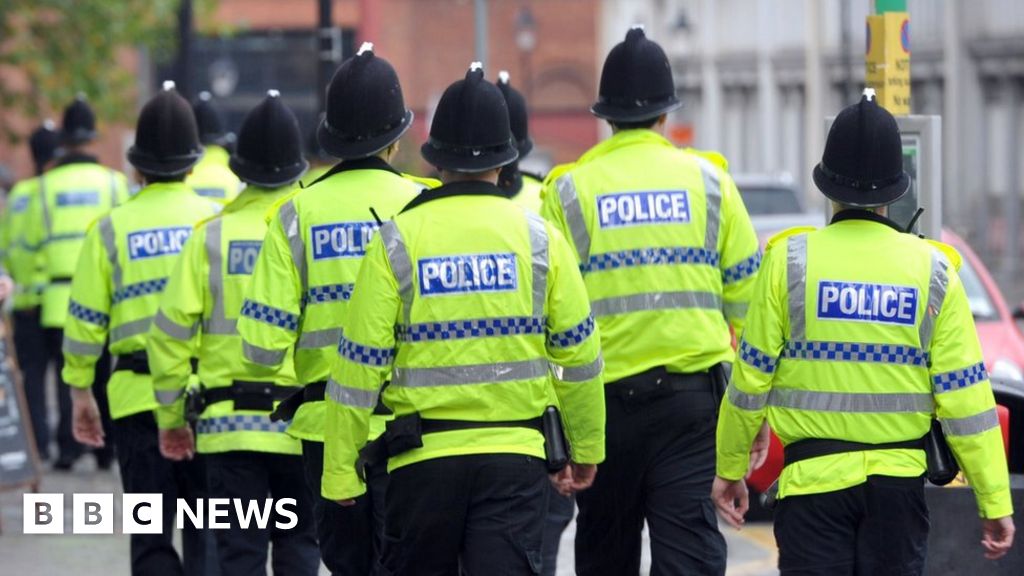 Humberside Police to recruit 51 new officers - BBC News