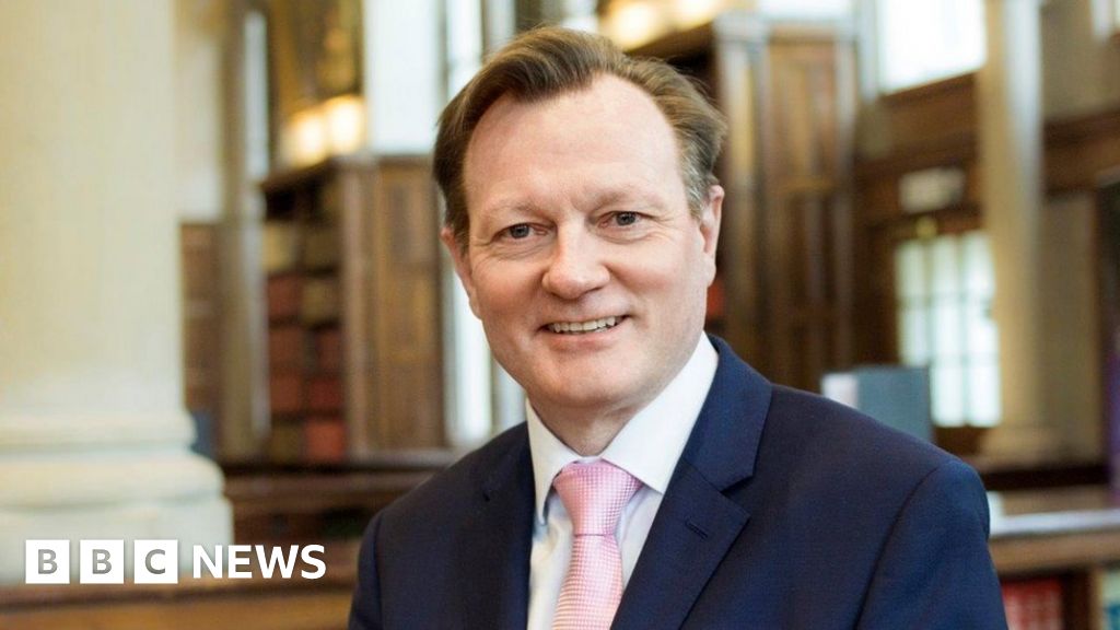 Queen's University appoints Prof Ian Greer as vice-chancellor - BBC News