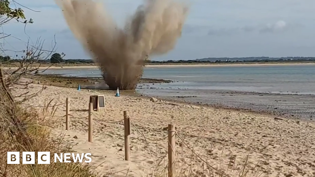 Unexploded WW2 shell found on Middle Beach in Studland detonated - BBC News